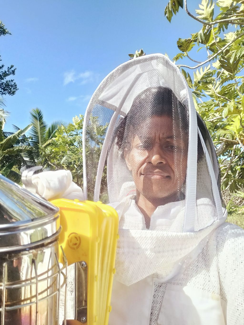 1st harvest @ marou village, naviti, yasawa Island – Beekeeping in Fiji
