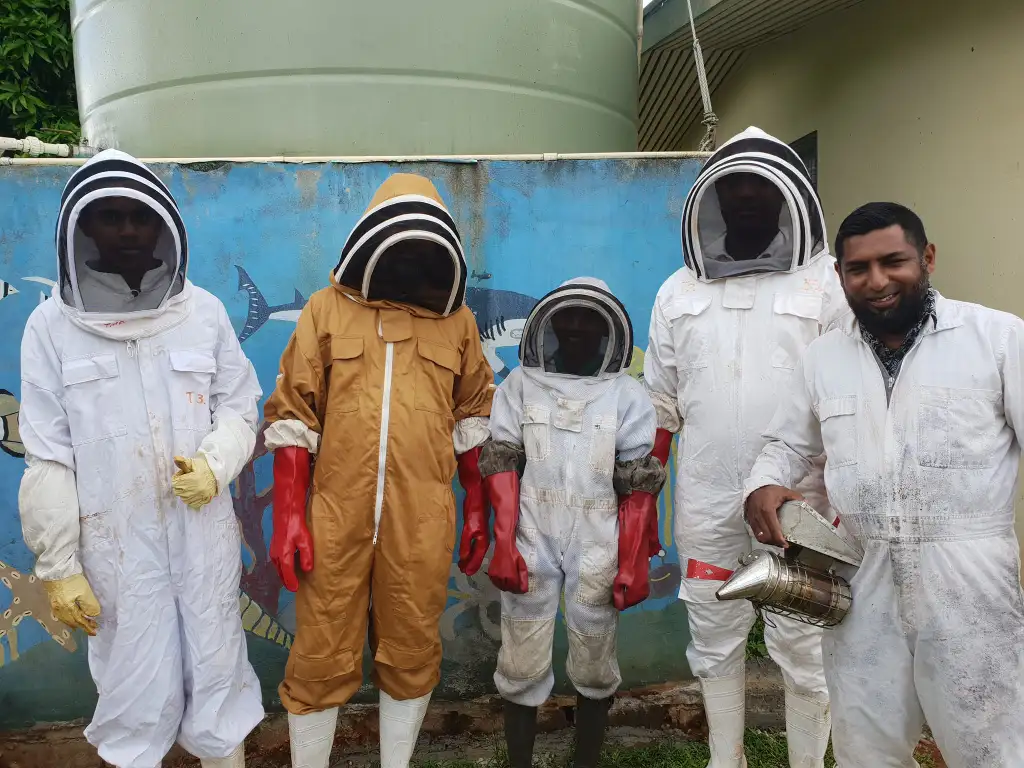 Talaiya Muslim Primary School Bee Keeping Team – Beekeeping in Fiji