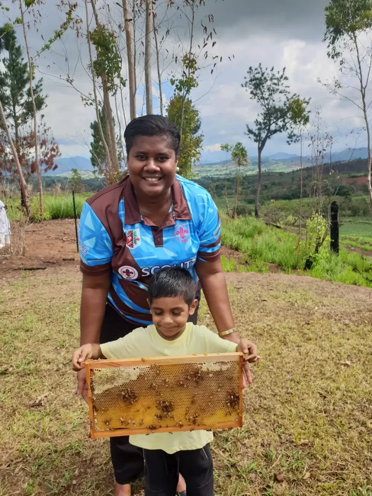 Talaiya Muslim Primary School Bee Keeping Team – Beekeeping in Fiji